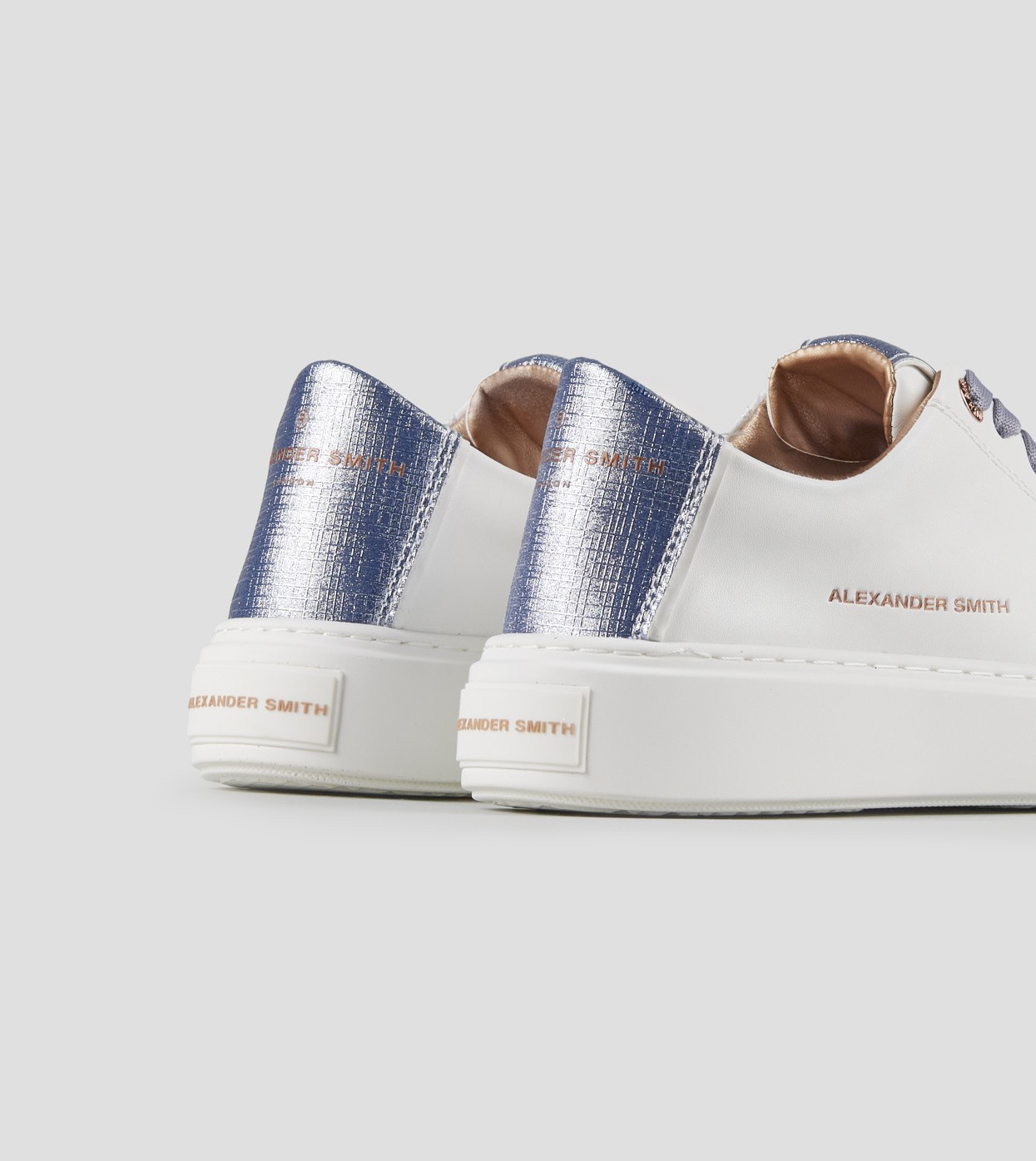 LONDON WOMAN WHITE AVIO